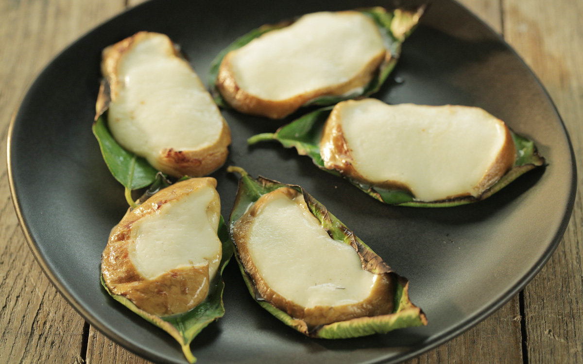 Hay-Smoked Mozzarella (Smoked Caprese Salad) - Barbecuebible.com